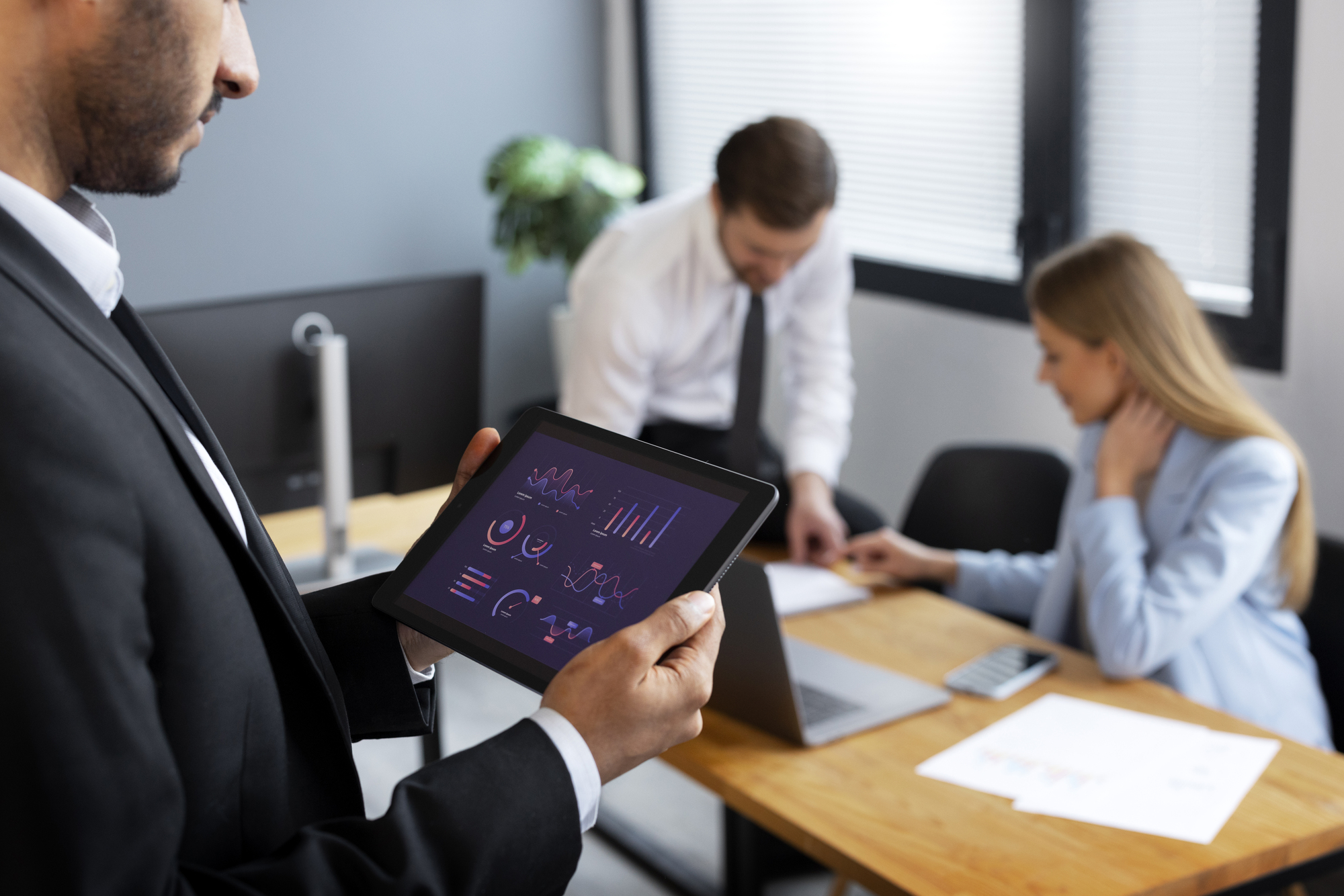 Cómo las Aplicaciones de Control Pueden Transformar la Gestión Empresarial